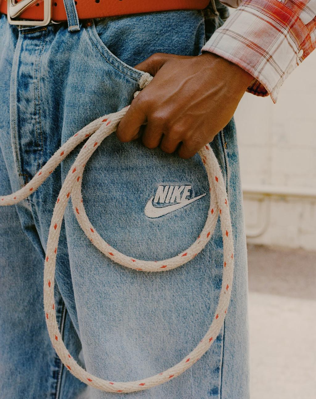 Se unen dos íconos de la moda, Levi's® y Nike